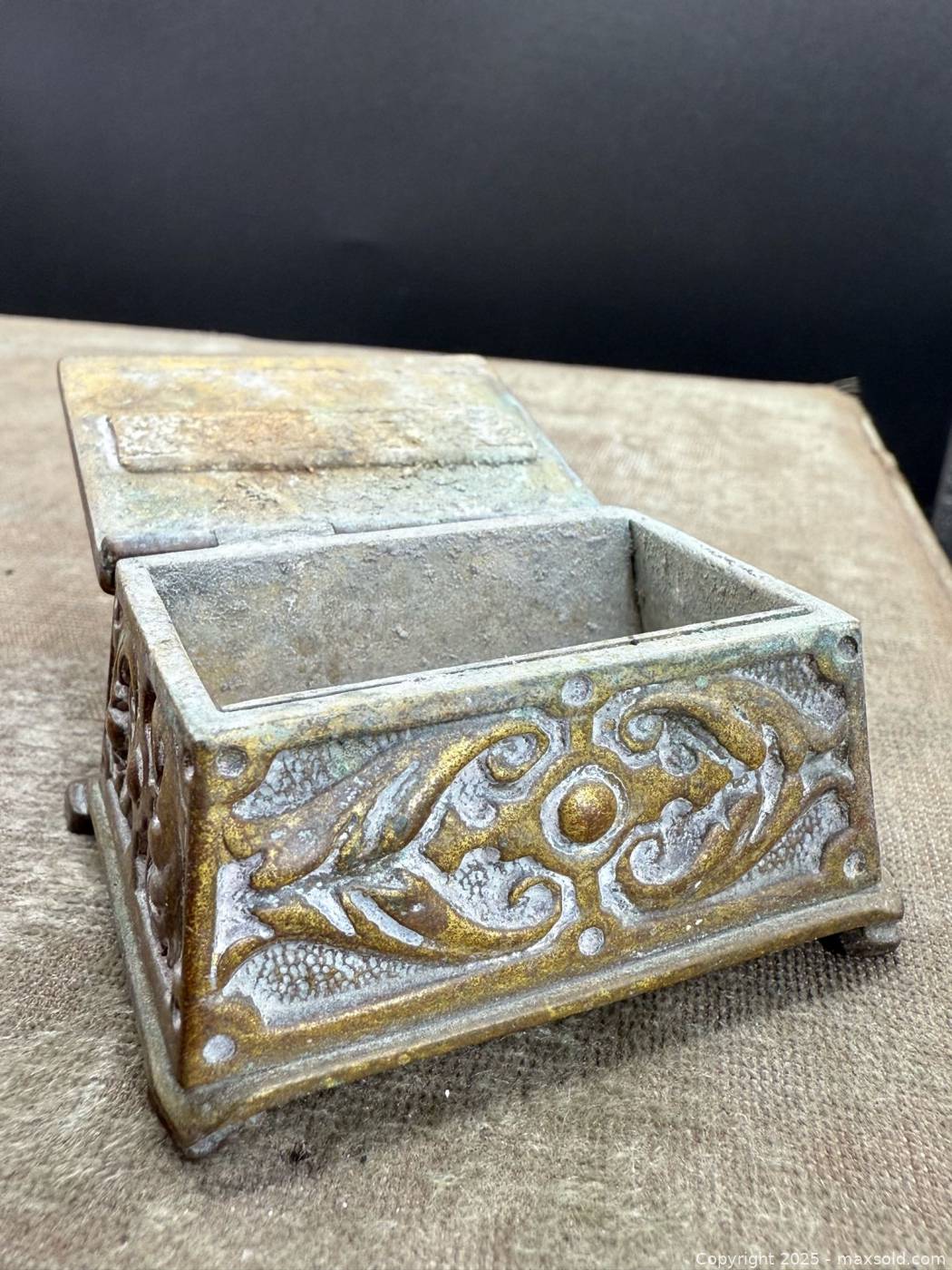 Antique Arts & Crafts bronze snuff box | Maxsold