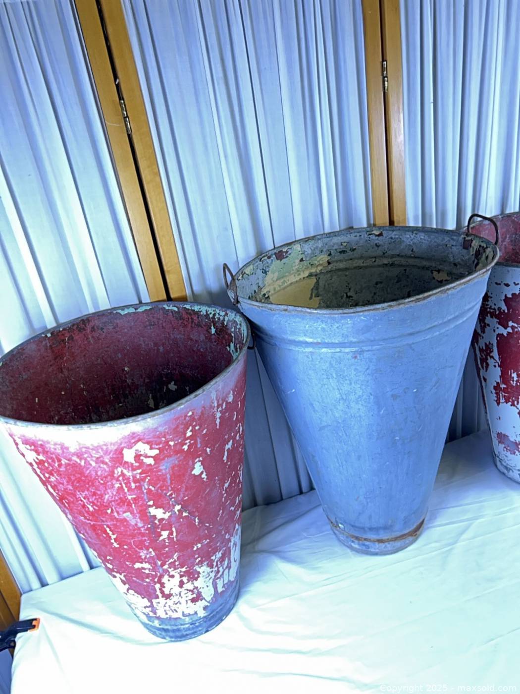 Large tapered red metal bucket 22x16 in | Maxsold