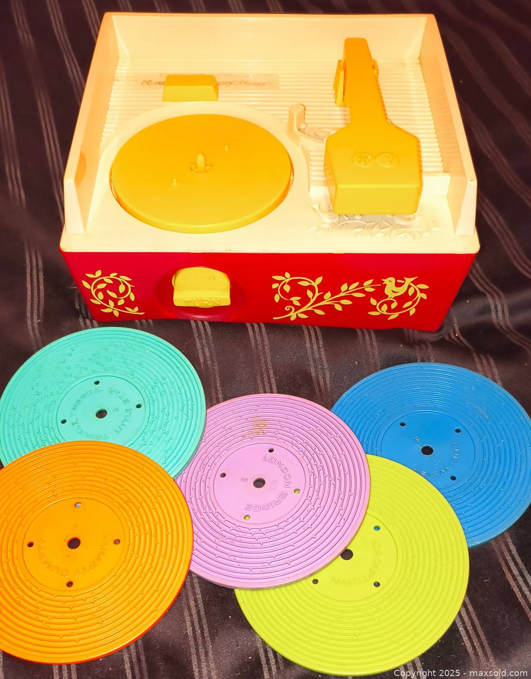 Fisher-Price Music Box Record Player with 5 Records | Maxsold