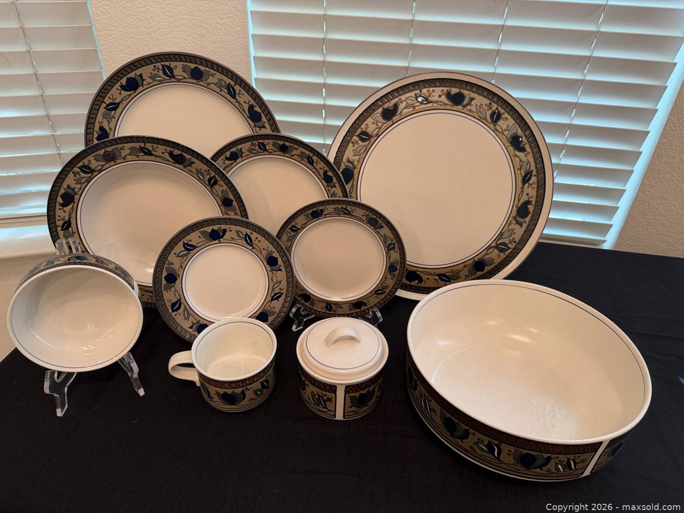 Mikasa Intaglio blue-tan border dinnerware, 9 pcs | Maxsold