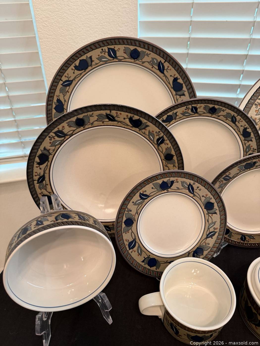 Mikasa Intaglio blue-tan border dinnerware, 9 pcs | Maxsold