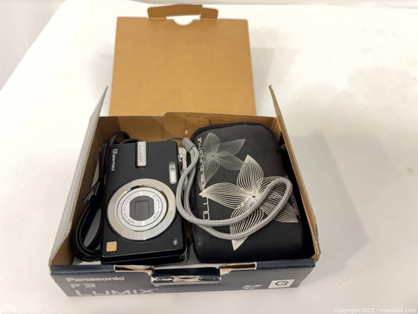 Panasonic Lumix DMC-F3 digital camera kit | Maxsold