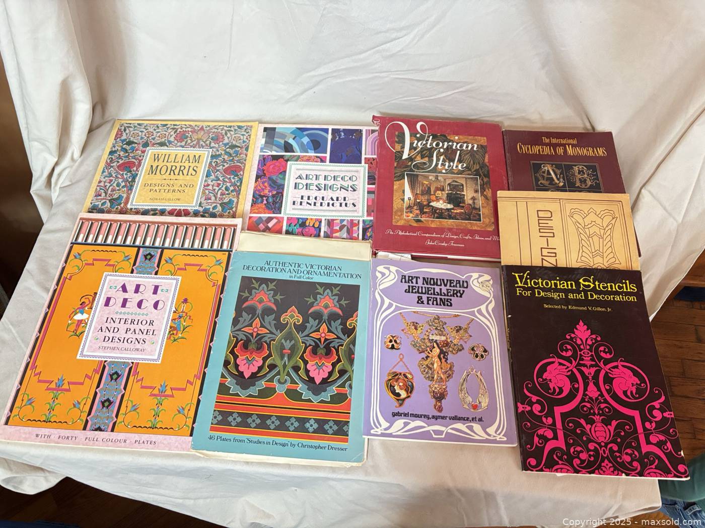 11–20 art and design reference books | Maxsold