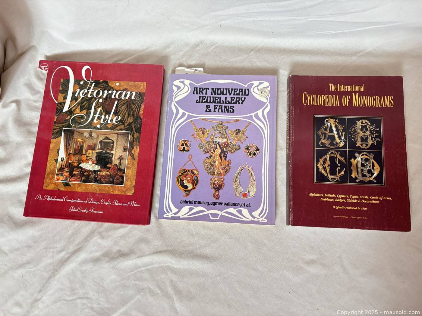 11–20 art and design reference books | Maxsold