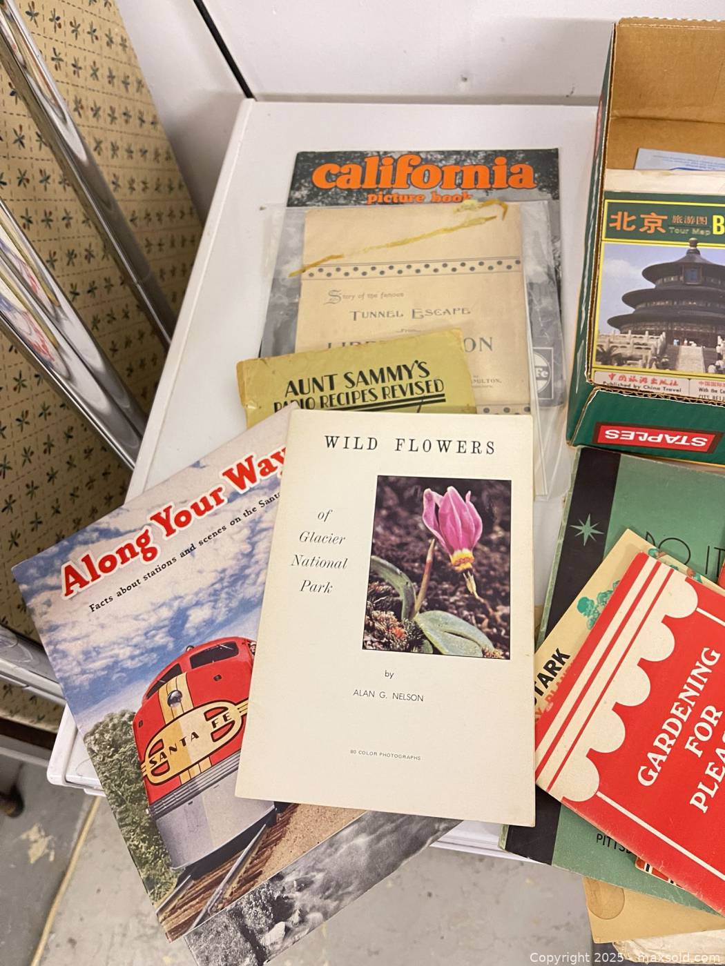 Vintage pamphlets and booklets assortment | Maxsold