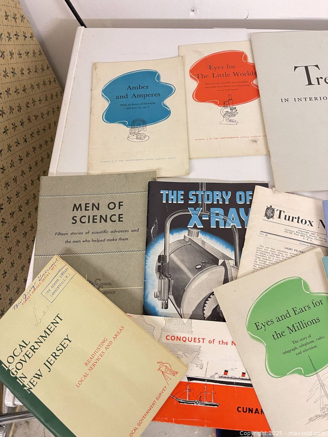 Vintage pamphlets and booklets | Maxsold