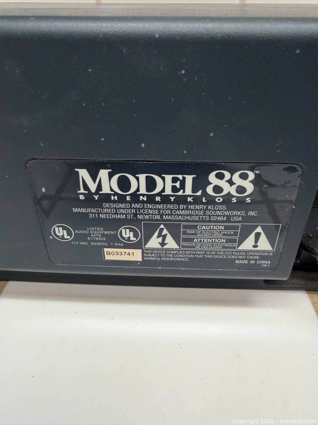 Cambridge SoundWorks Model 88 table radio | Maxsold