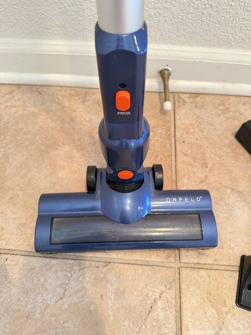 Orfeld EV-679 cordless stick vacuum with charger | Maxsold