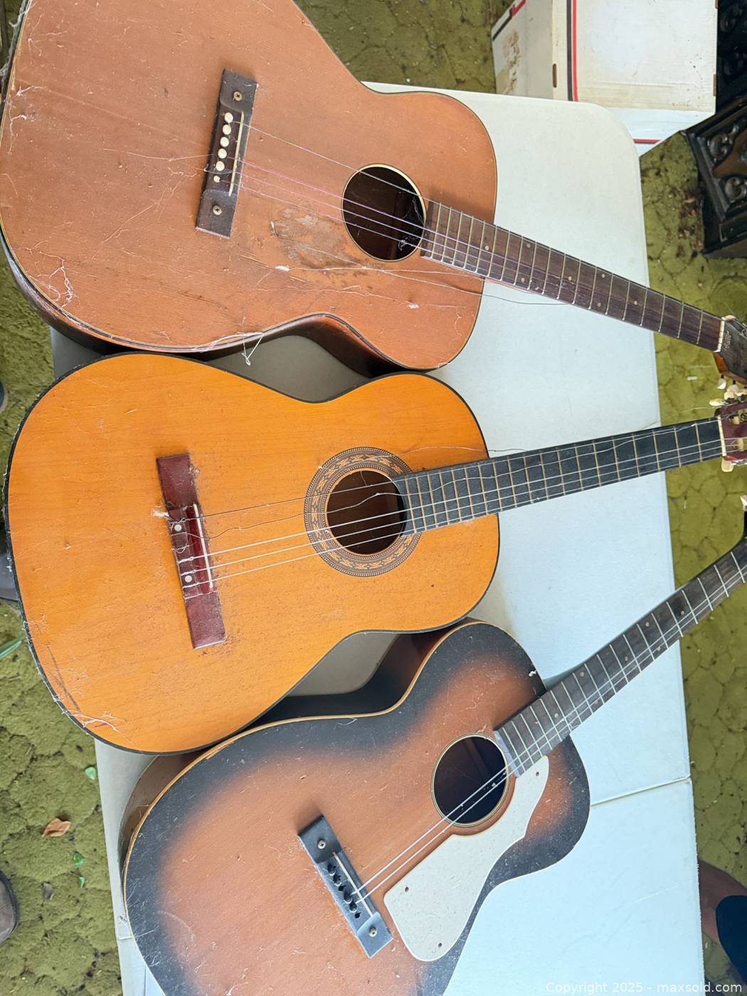 Lot of 3 small-bodied acoustic guitars | Maxsold