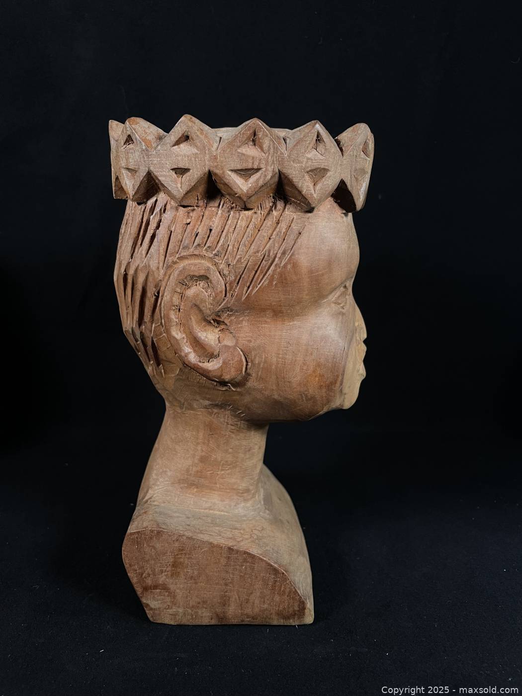 Carved African wood bust | Maxsold