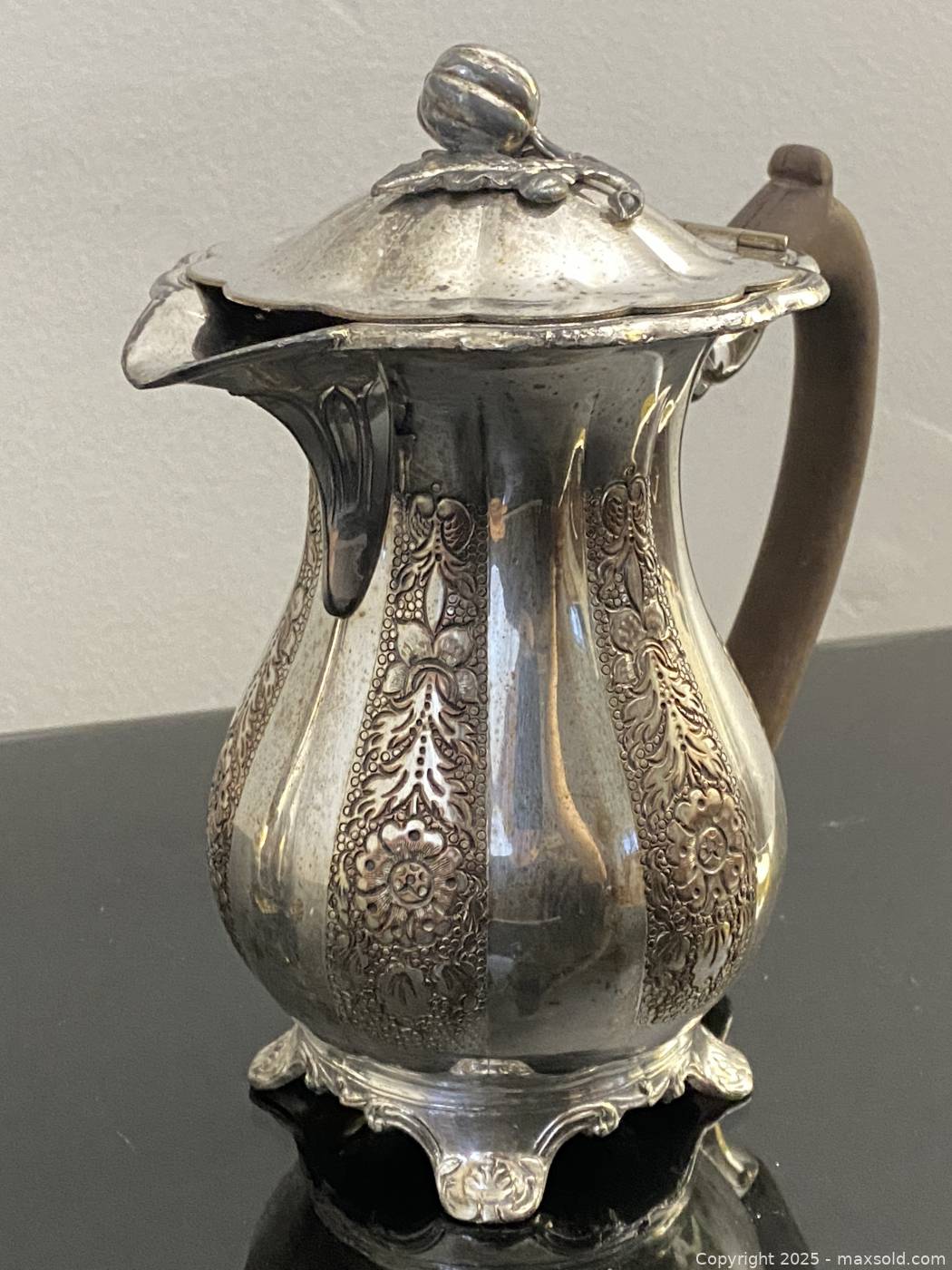 Three vintage silver-plated teapots | Maxsold