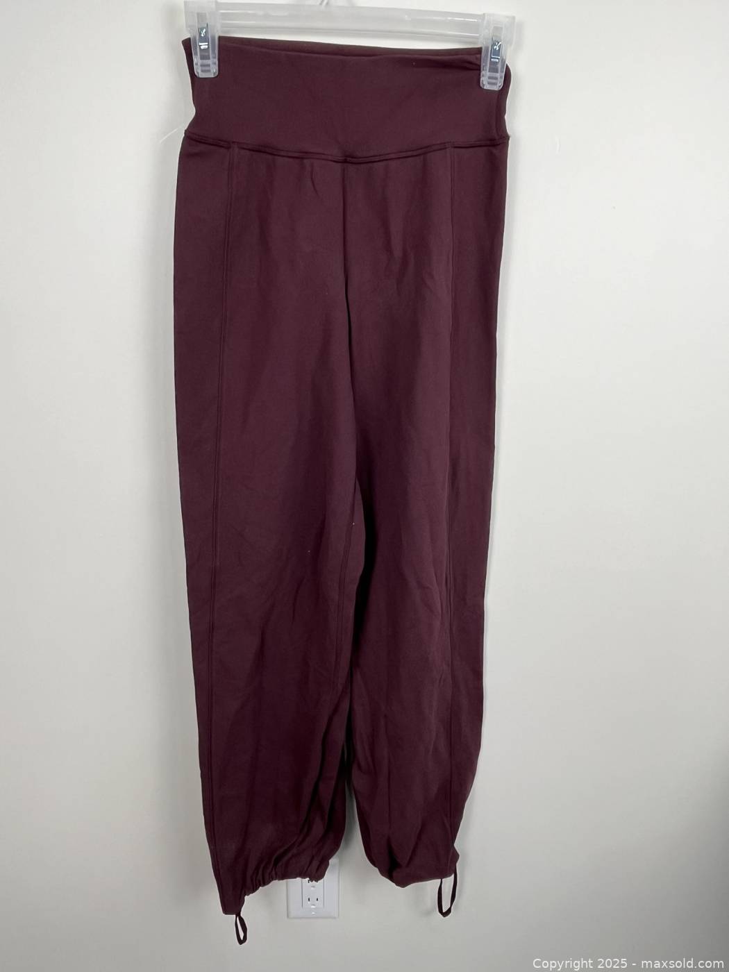 Women’s Lululemon drawstring yoga pants size 2 | Maxsold