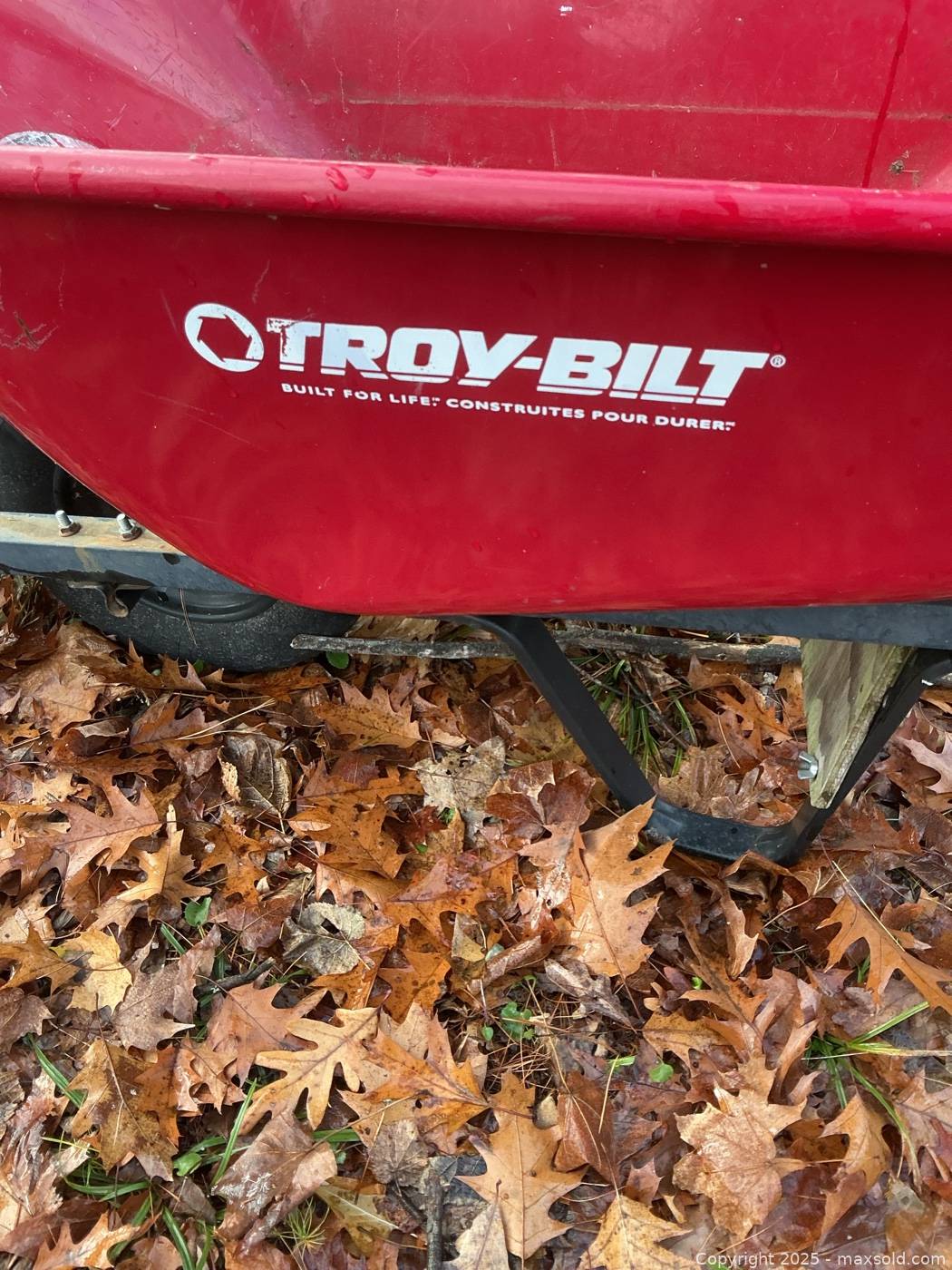 Troy-Bilt red metal wheelbarrow | Maxsold