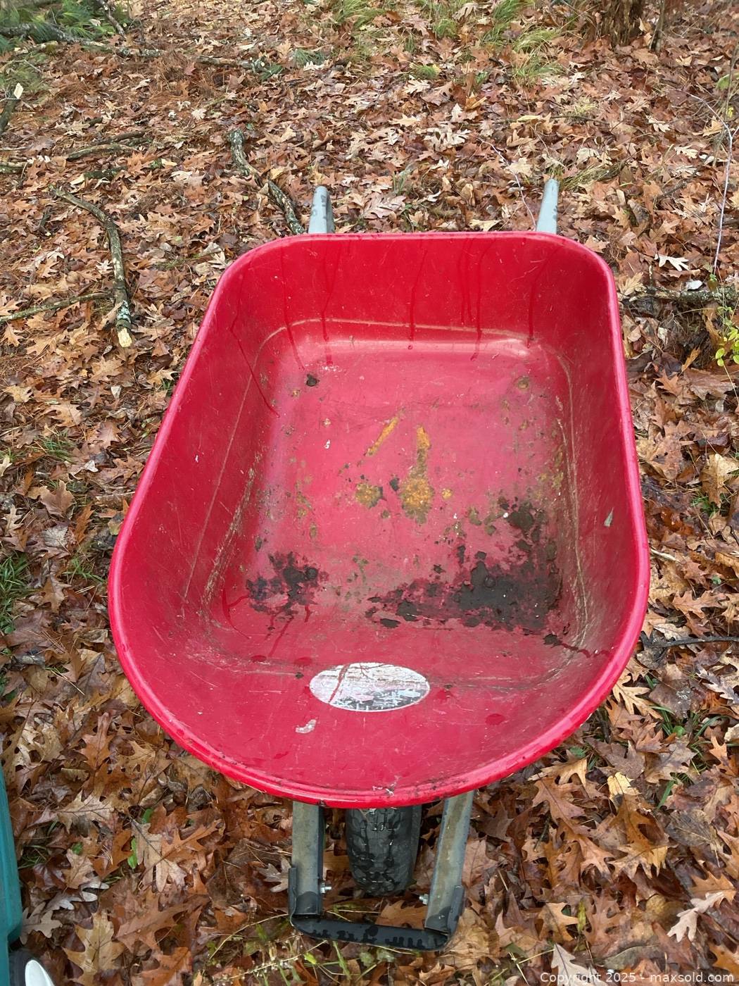 Troy-Bilt red metal wheelbarrow | Maxsold