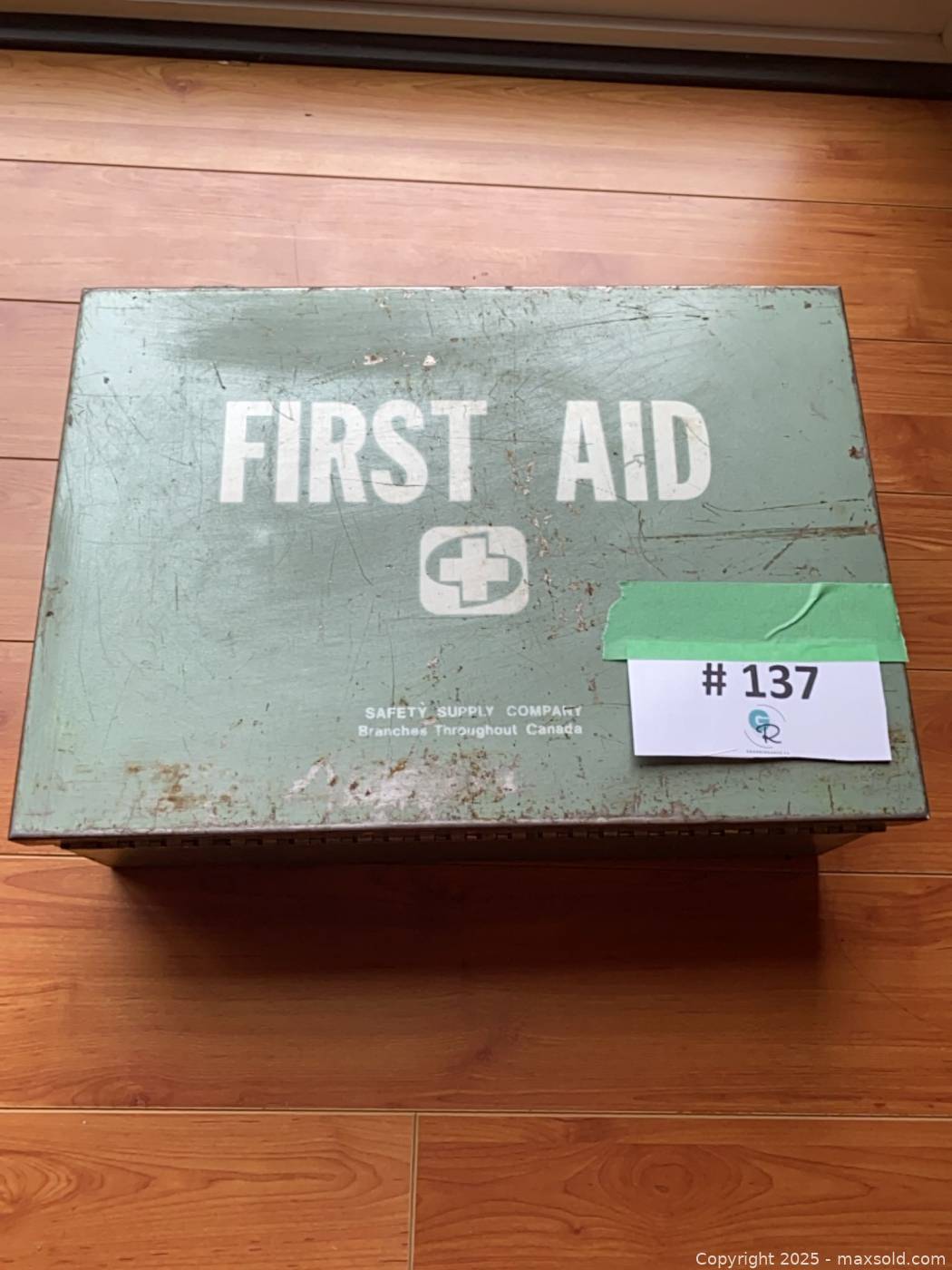 Vintage metal first aid box | Maxsold