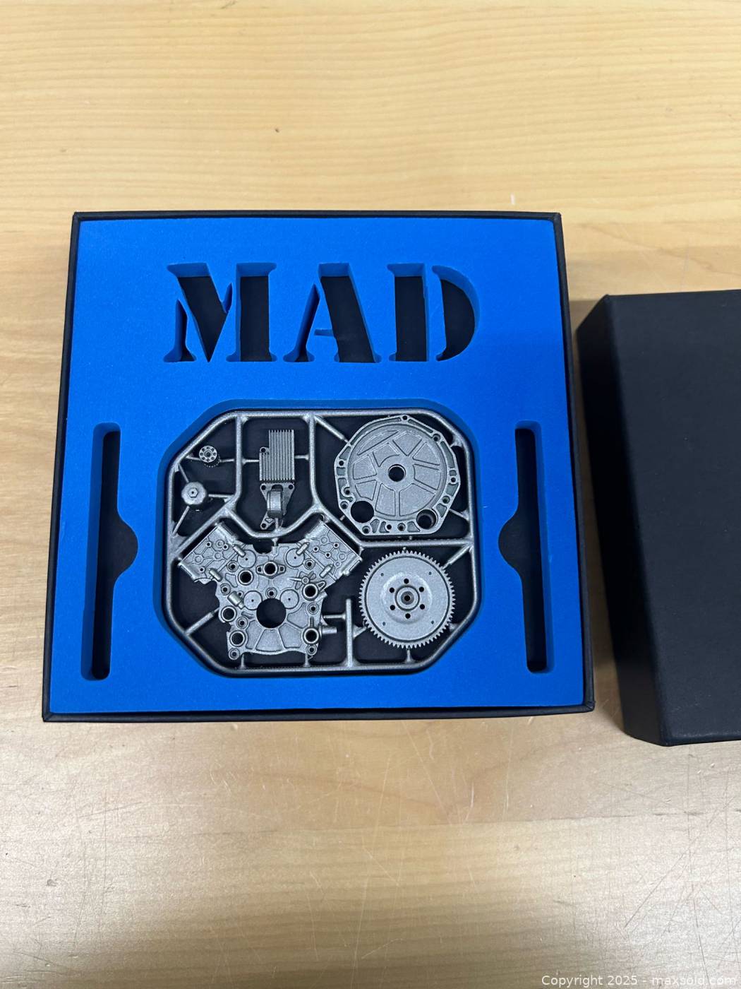 MAD RV V8 simulation engine kit | Maxsold