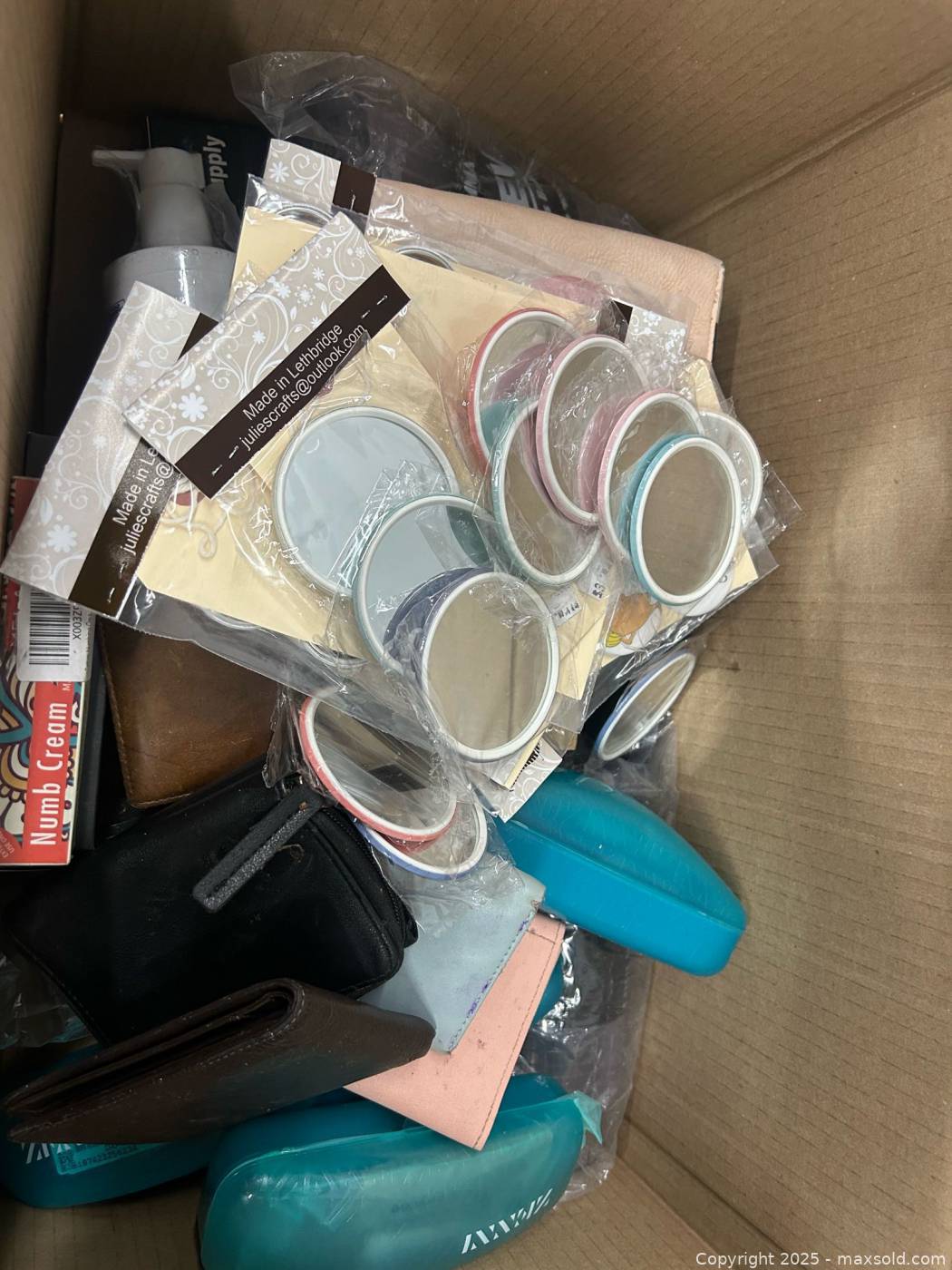 Box of assorted new items | Maxsold