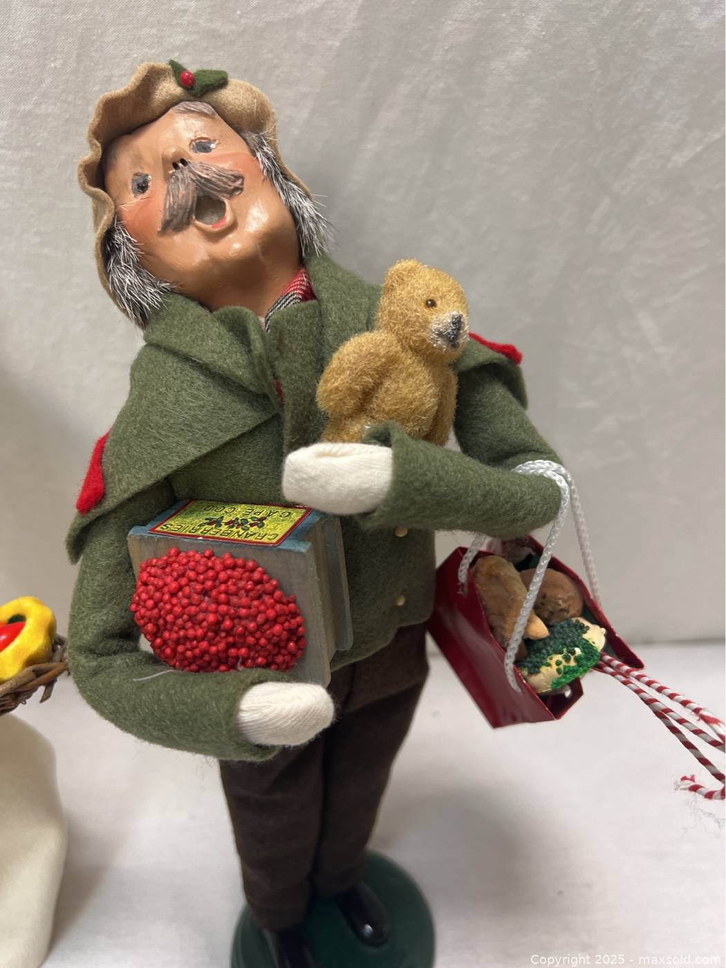 Byers' Choice Caroler Figurine Pair with Boxes | Maxsold