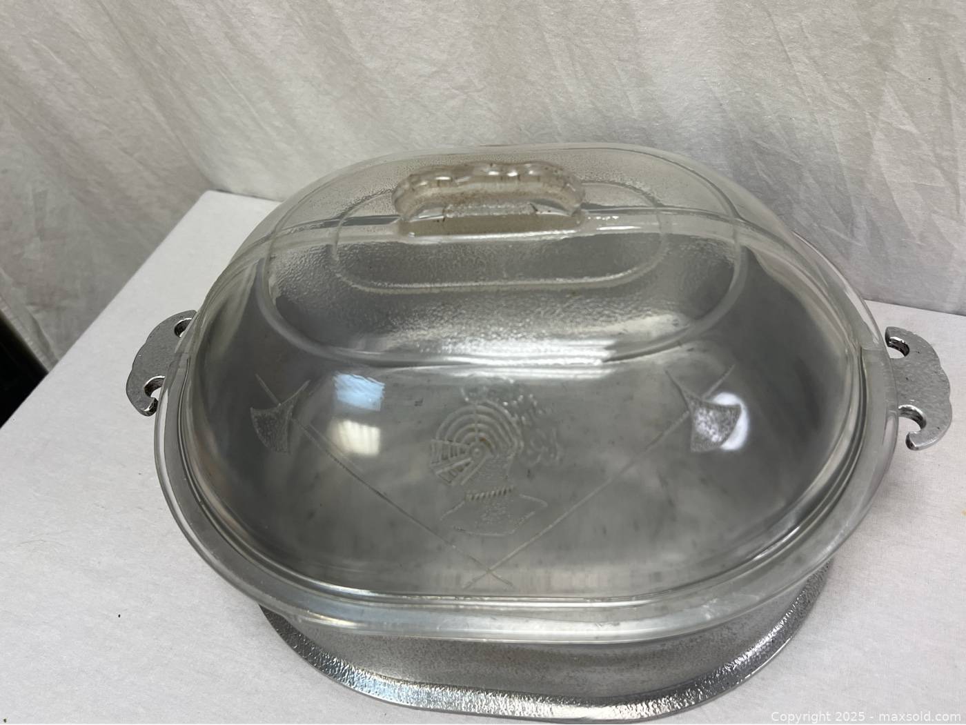 Guardian Service aluminum oval roaster with glass dome lid | Maxsold