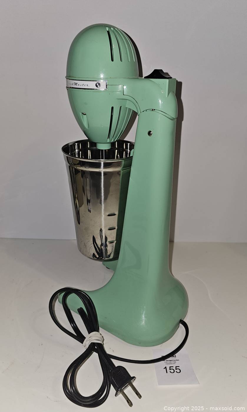 Hamilton Beach mint green drink mixer | Maxsold
