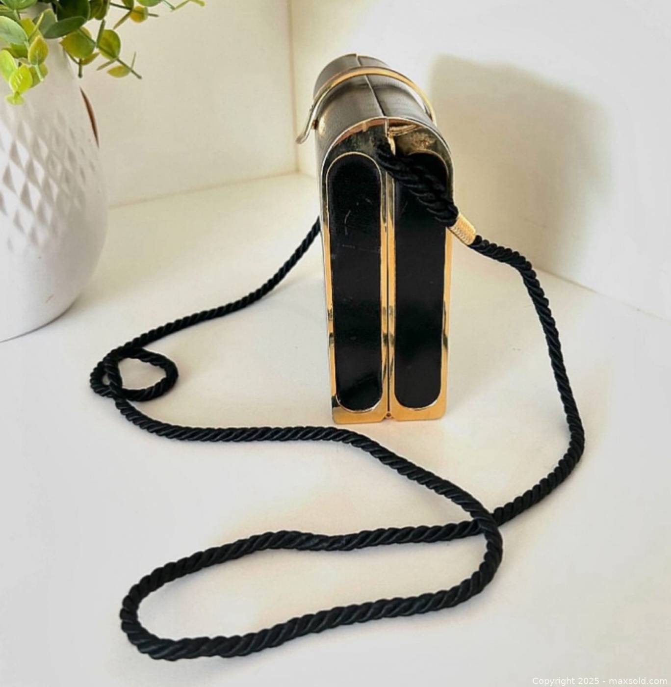 Peruzzi black leather purse gold-tone hardware | Maxsold