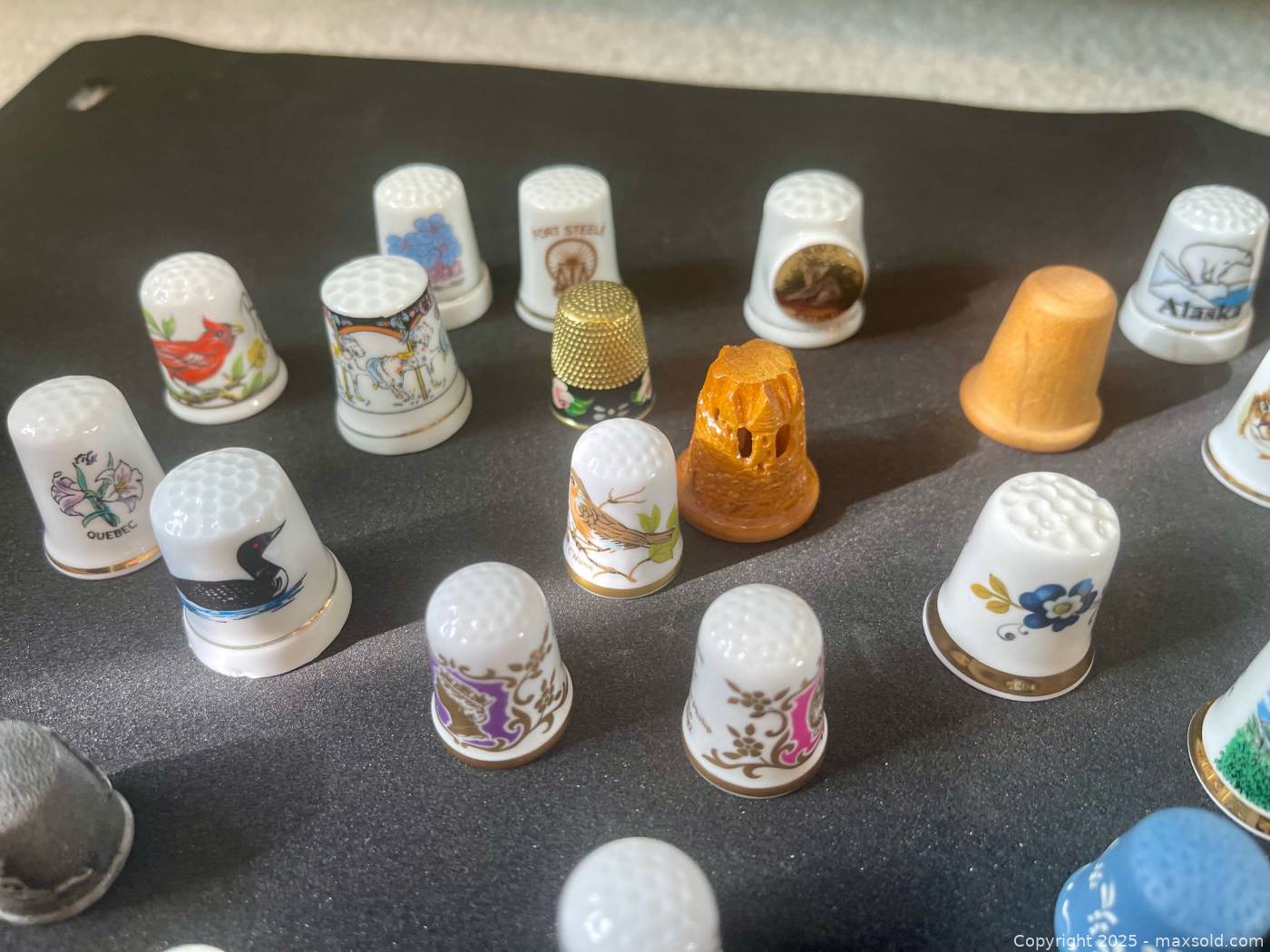 Collection of vintage decorative thimbles | Maxsold