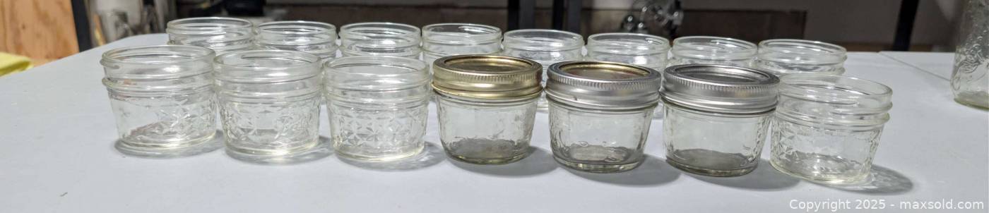 Ball mini diamond-embossed canning jars | Maxsold