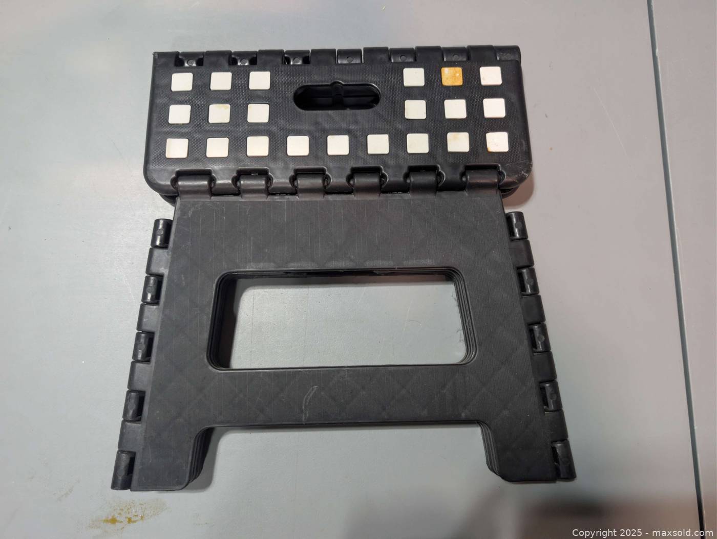 Folding plastic step stool | Maxsold