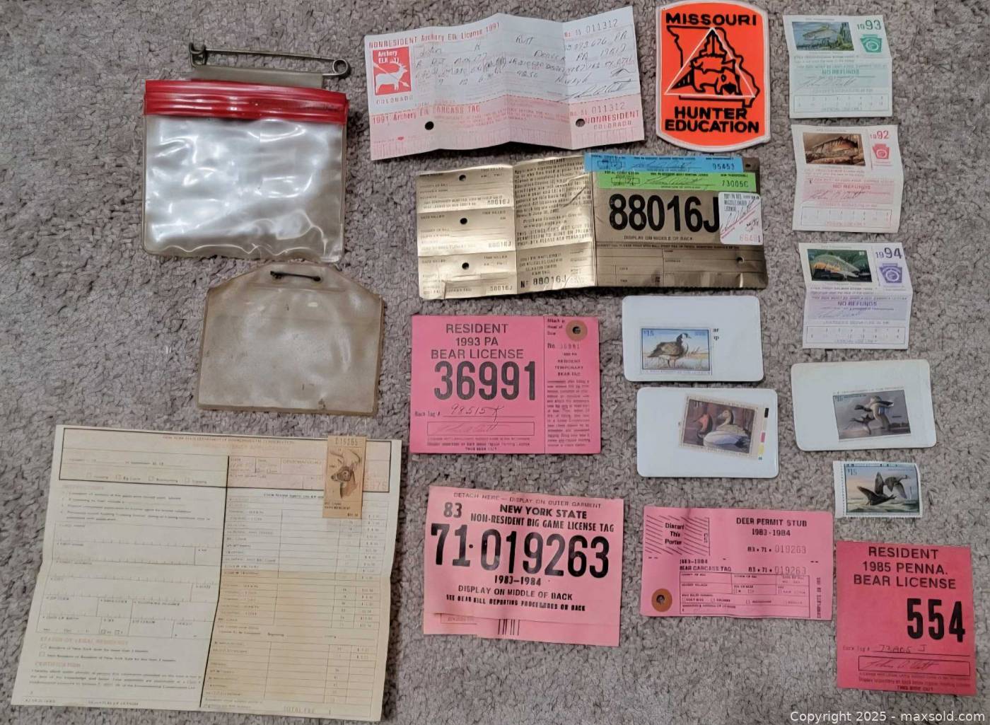 Vintage hunting pins, patch, licenses, tags lot | Maxsold