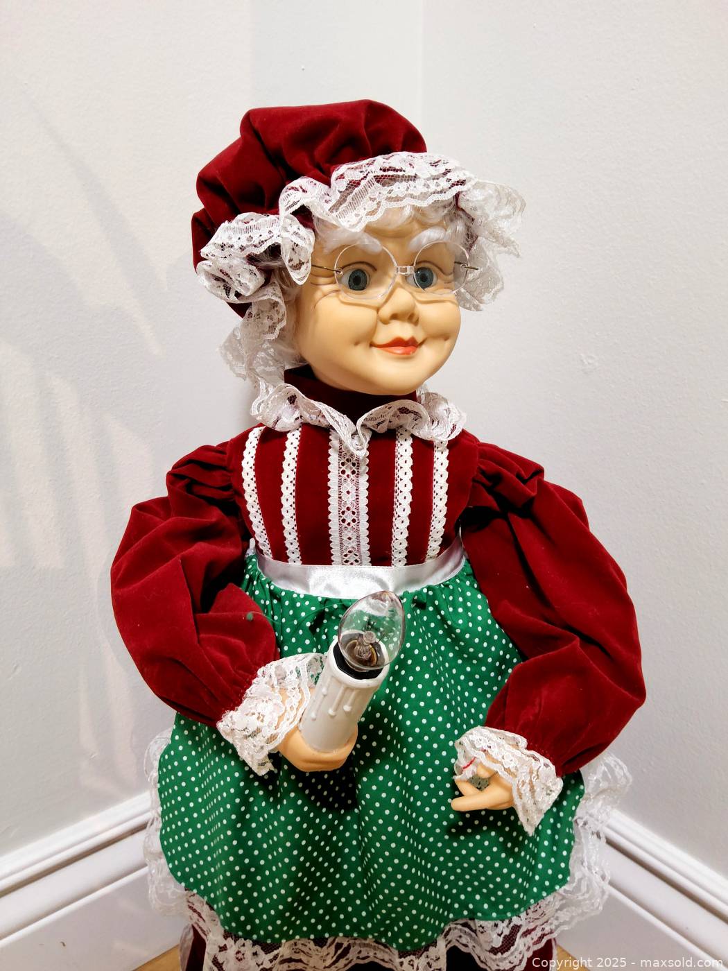 Animated Mrs. Claus Figure | Maxsold