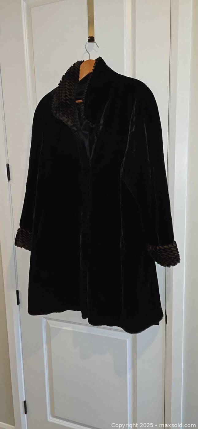 Novelti faux fur coat size 15/16 | Maxsold