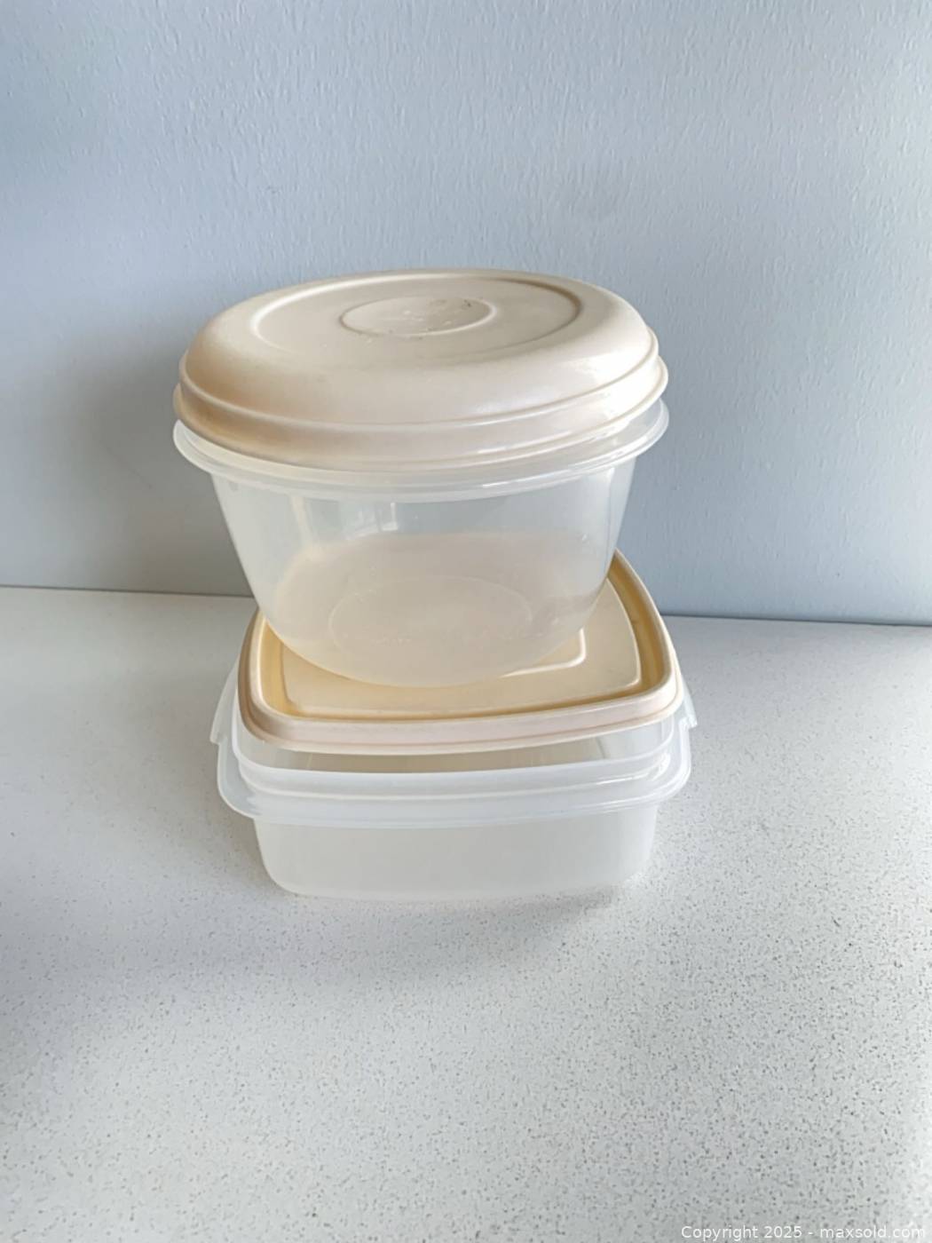 Tupperware plastic food storage containers | Maxsold