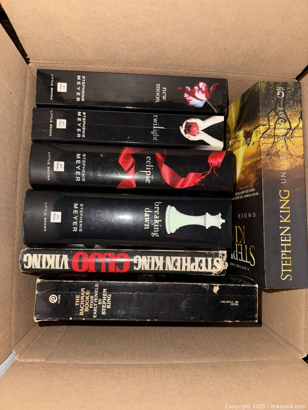 Stephenie Meyer Twilight Saga & Stephen King Novels | Maxsold