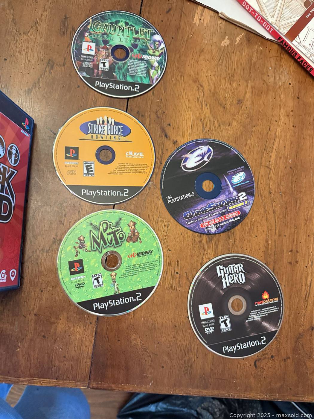 PlayStation 2 loose discs & empty cases | Maxsold