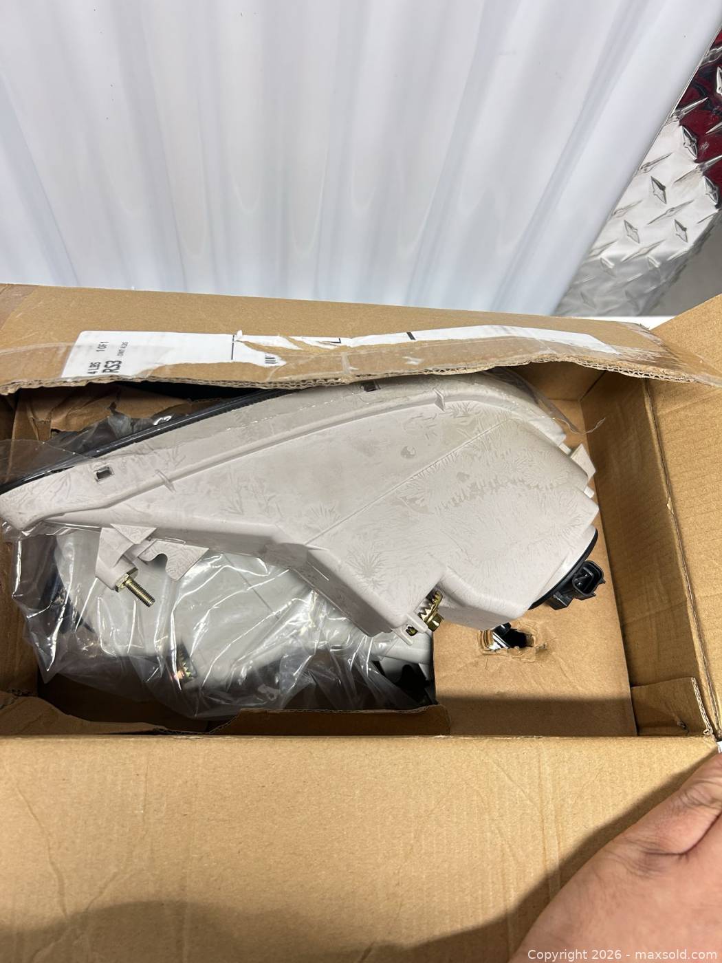 Wezemlight automotive front corner lamp pair | Maxsold