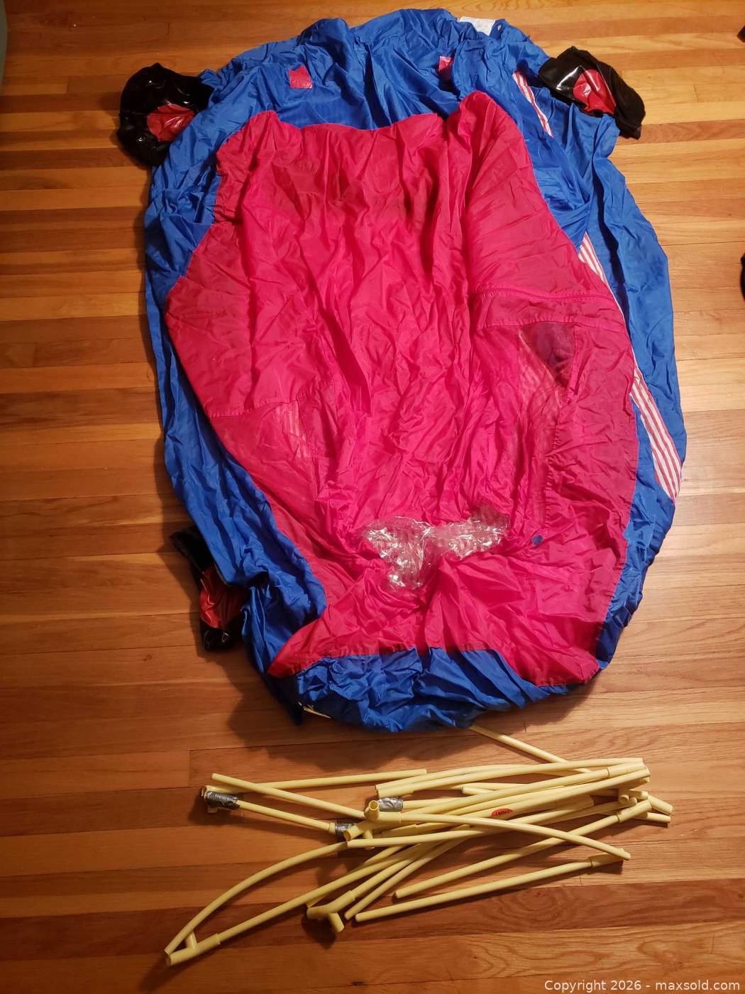 Hide N Sleep car bed pop-up tent | Maxsold