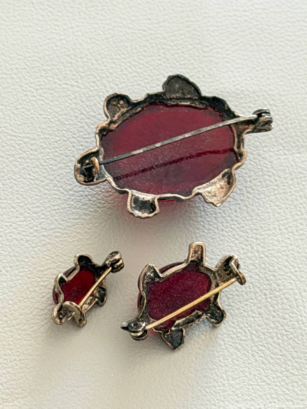3 vintage red cabochon turtle brooches | Maxsold