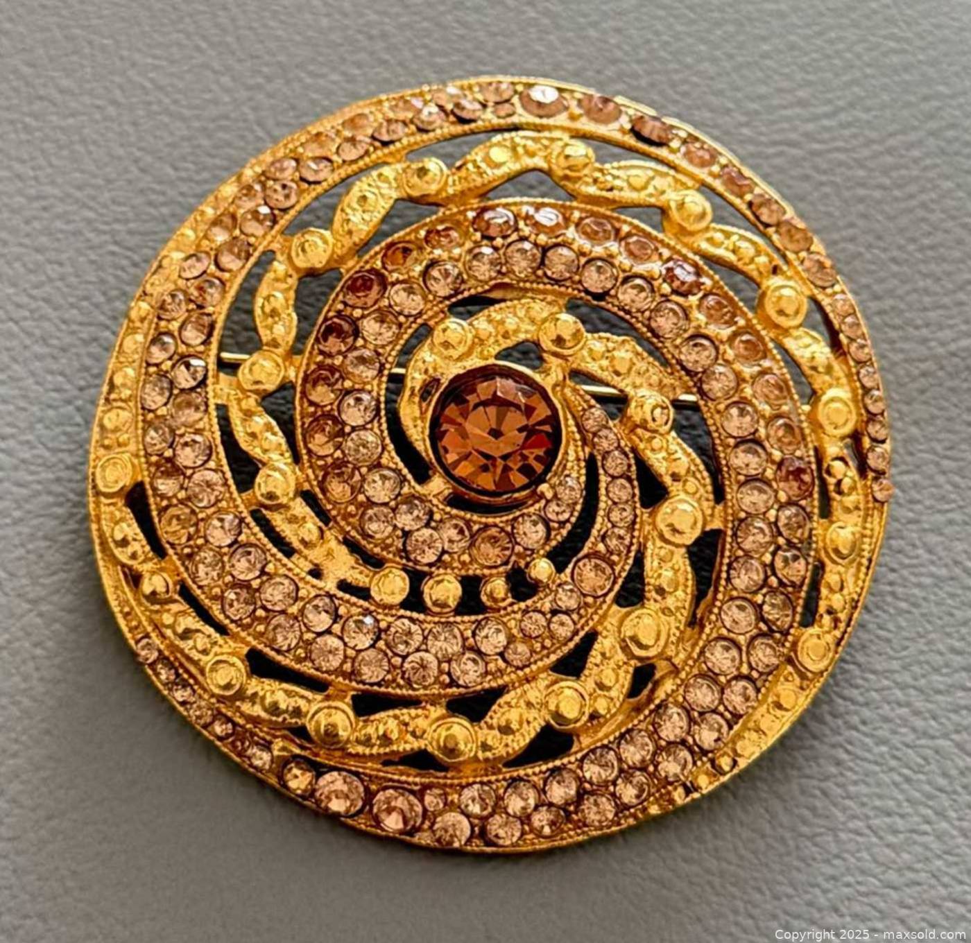 Vintage Rafaelian USA Flag & Moo Roo Round Brooches | Maxsold