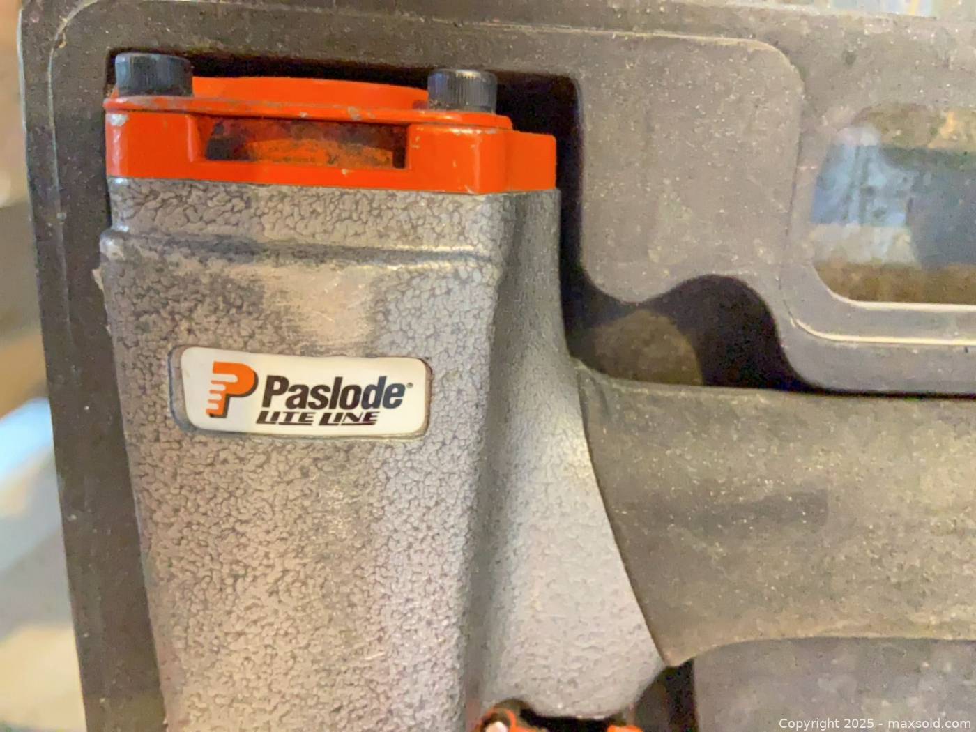 Power Fist 2-in-1 air stapler/nailer and Paslode Lite Line pneumatic ...