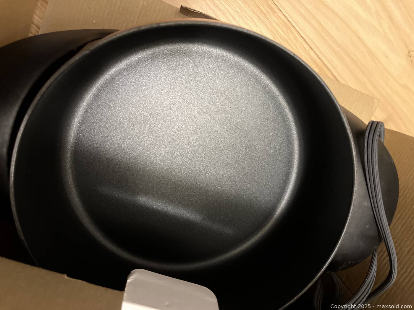 Large stock pot, Paderno 32 cm fry pan, West Bend electric fondue pot ...