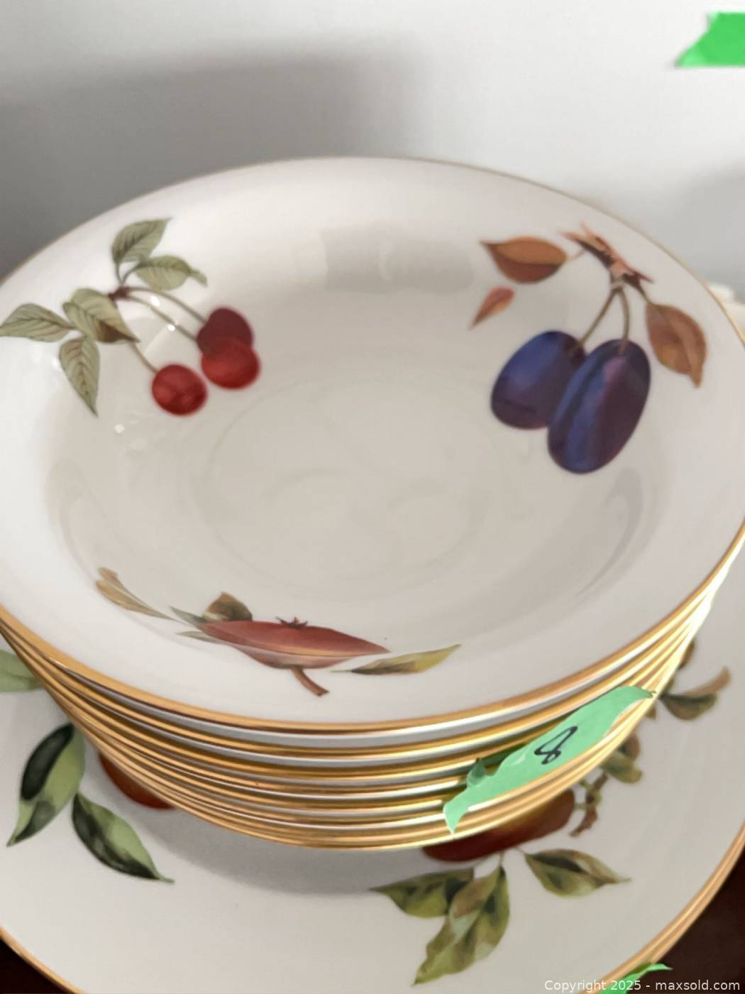 Royal Worcester Evesham dinnerware 72-piece set | Maxsold
