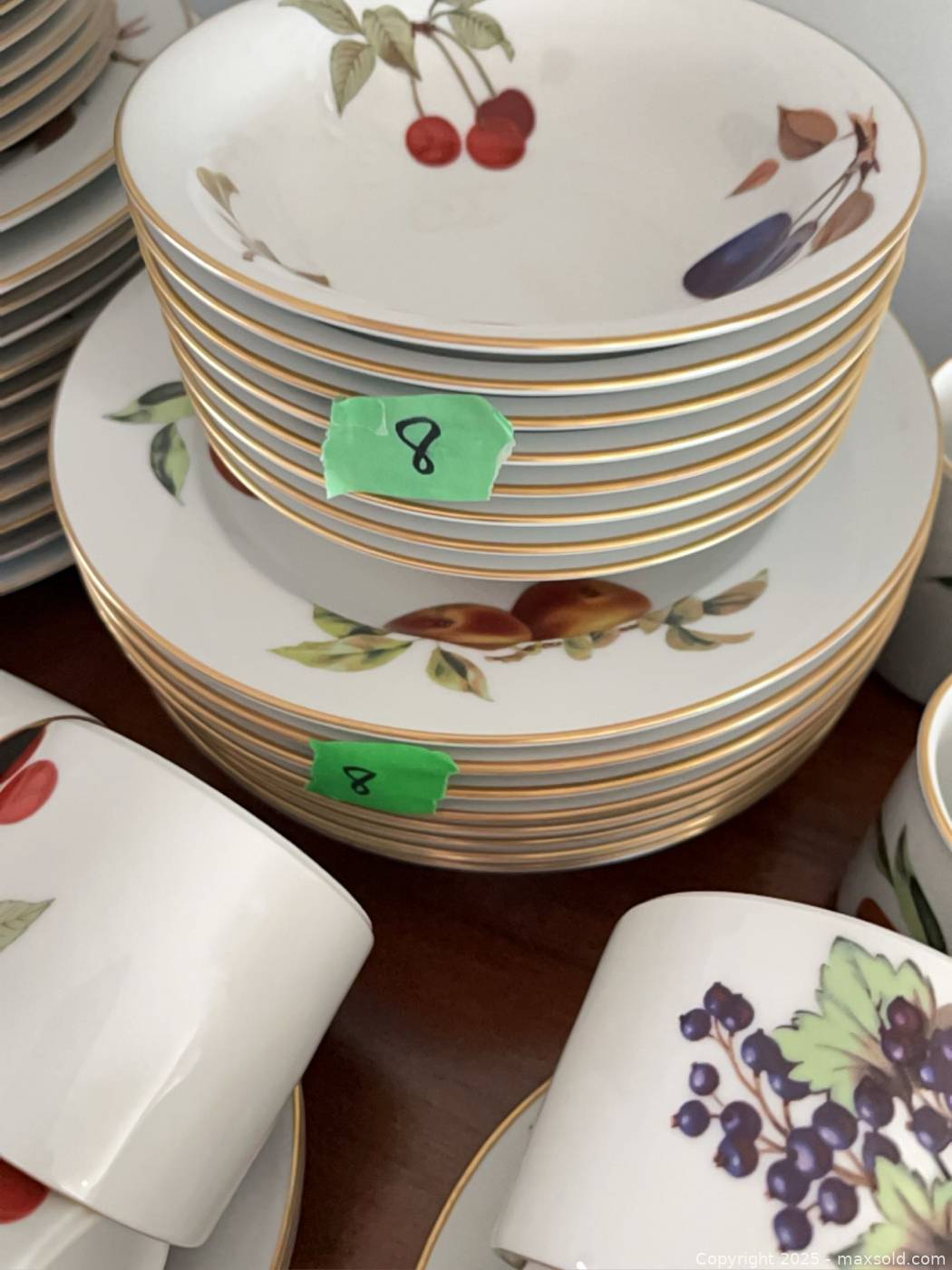 Royal Worcester Evesham dinnerware 72-piece set | Maxsold