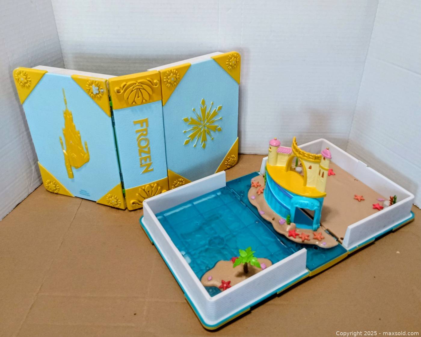 Little Mermaid and Frozen play book cases | Maxsold