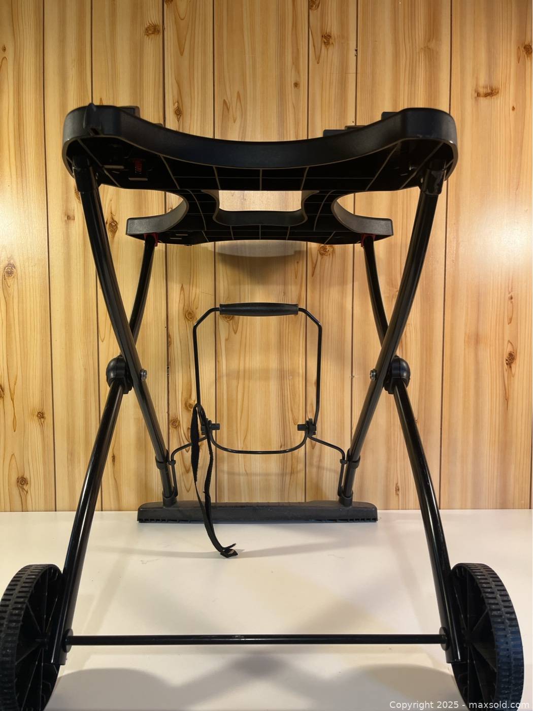 Weber Q 1200 Portable Grill Stand | Maxsold
