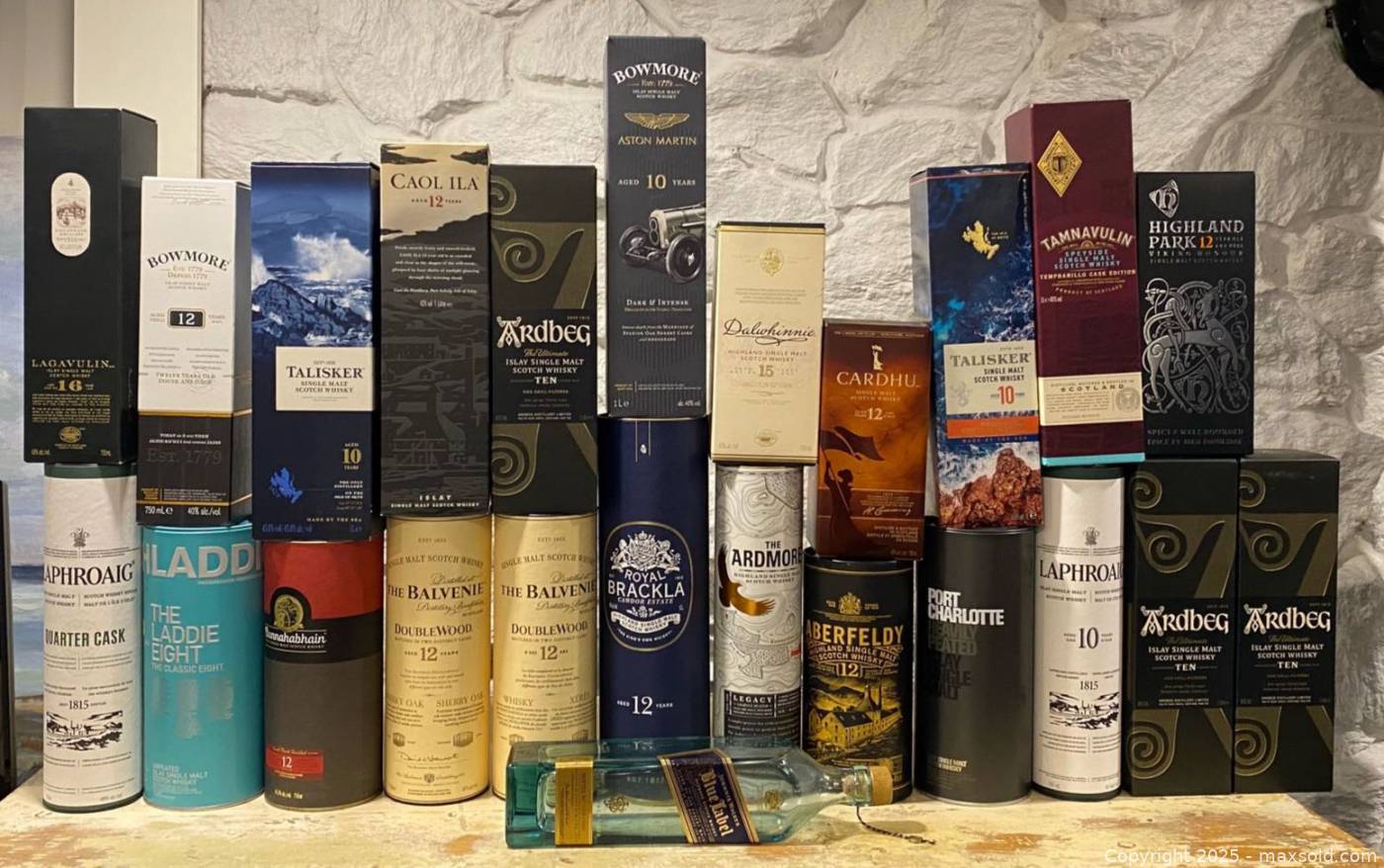 Assorted liquor boxes and containers | Maxsold