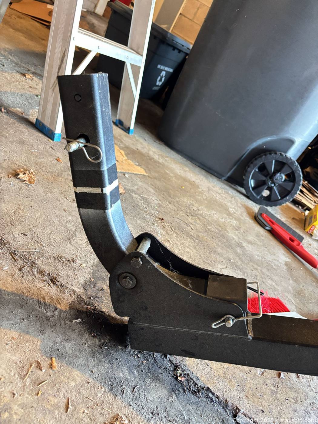 Yakima hitch bike rack with two snow scrapers | Maxsold
