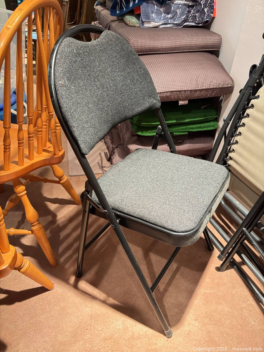 Padded Folding Chairs, Zero Gravity Lounge, Step Ladder | Maxsold