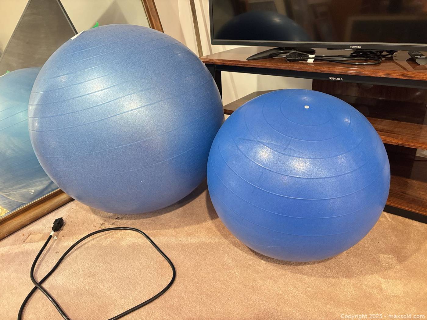 Pilates exercise stability balls, two sizes | Maxsold
