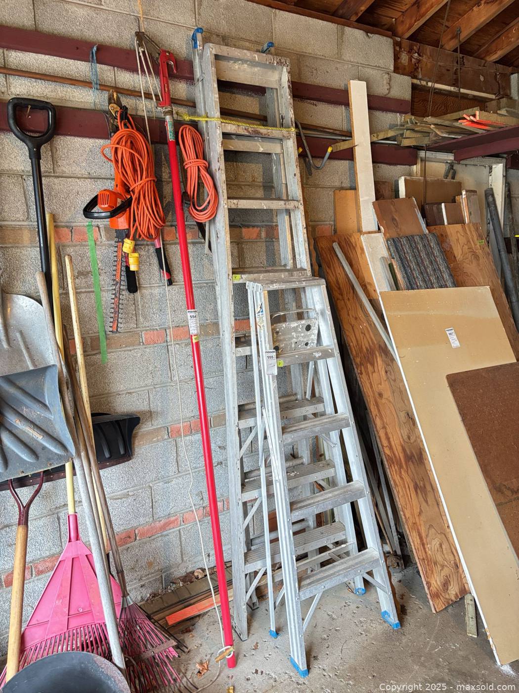 5-Foot Stepladder And 8-Foot Extension Ladder | Maxsold