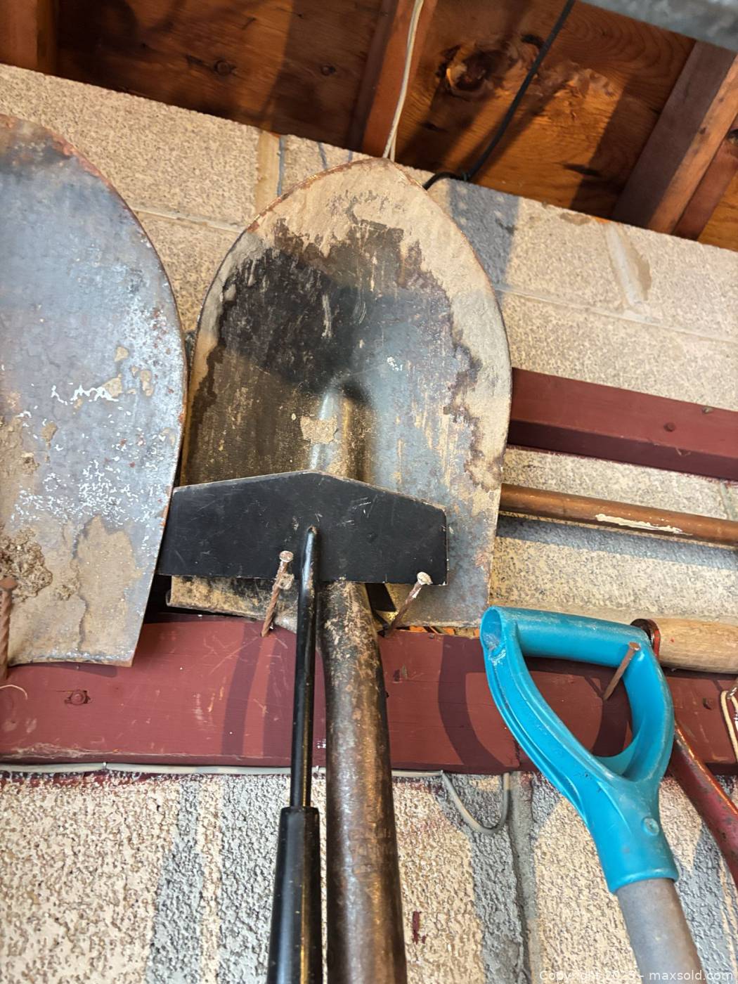 Assorted yard and garden hand tools | Maxsold